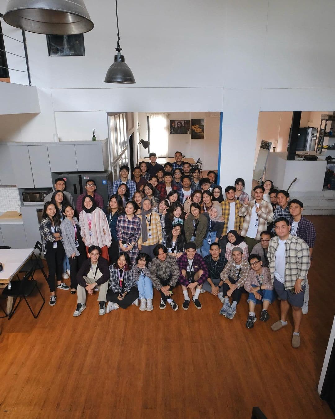 About Us | Cretivox